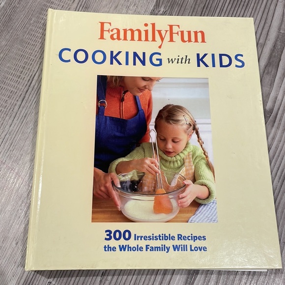 Disney | Kitchen | Family Fun Cooking With Kids | Poshmark